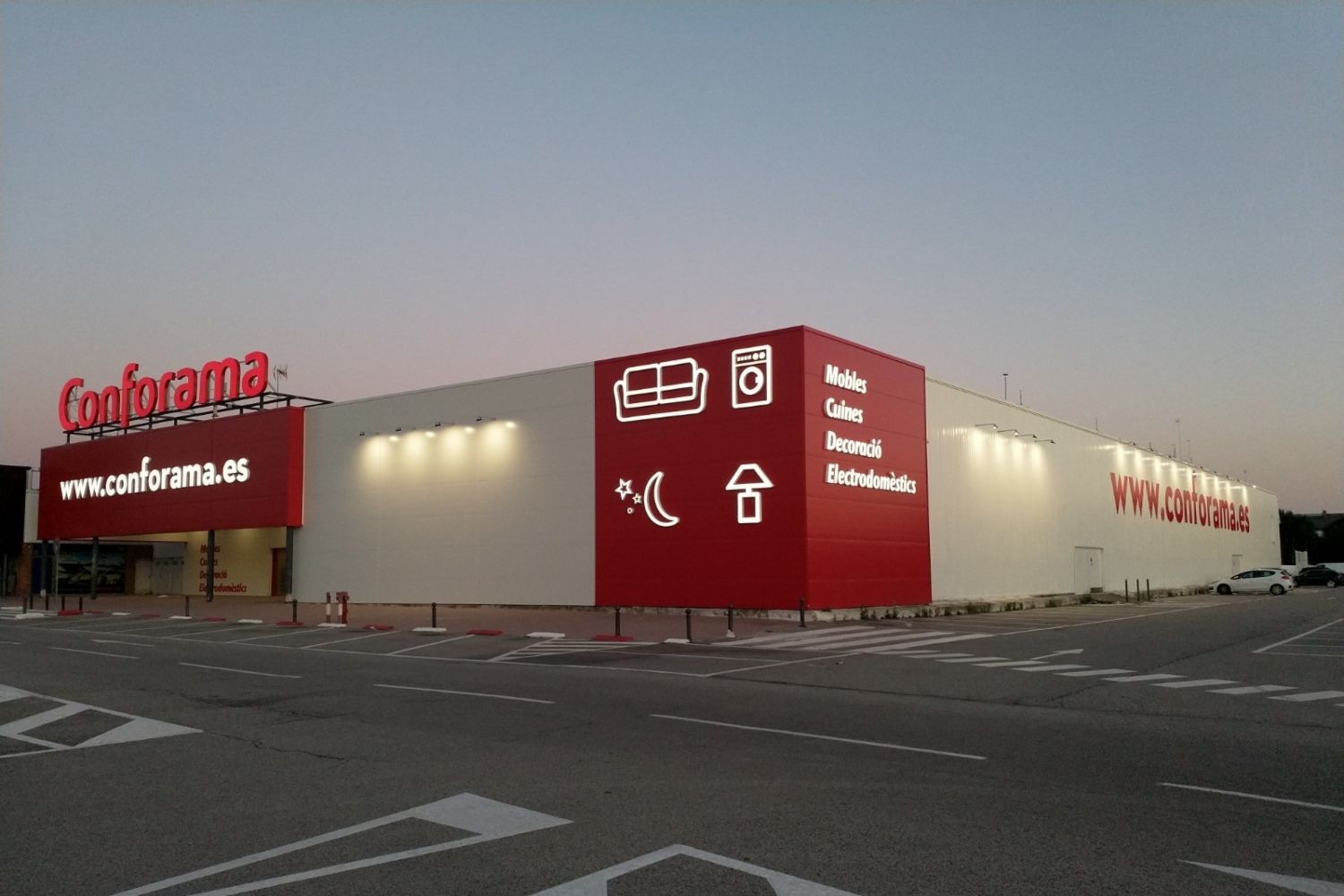 Conforama entrega (golpeando la pared) dos veces un sofá con tara ...